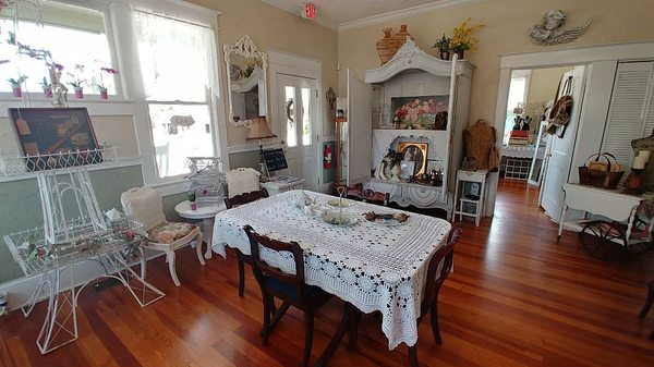 THE HAUNTED ANTIQUE SHOP - Updated January 2026 - 10 Photos - 612 W New ...