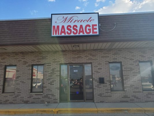 MIRACLE MASSAGE - Updated July 2025 - 16 Photos - 31044 Utica Rd ...