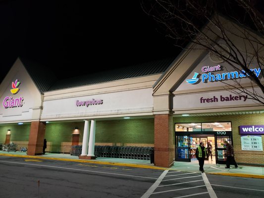 GIANT FOOD - Updated December 2025 - 22 Reviews - 1700 Kingfisher Dr ...