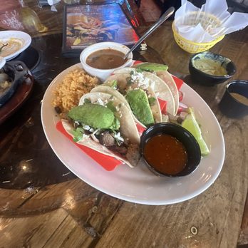 EL REFU - Updated December 2025 - 53 Photos & 29 Reviews - 7875 ...