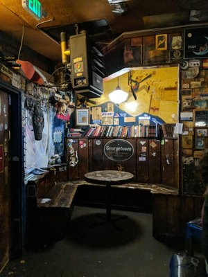 BLUE MOON TAVERN - 36 Photos & 98 Reviews - 712 NE 45th St, Seattle ...