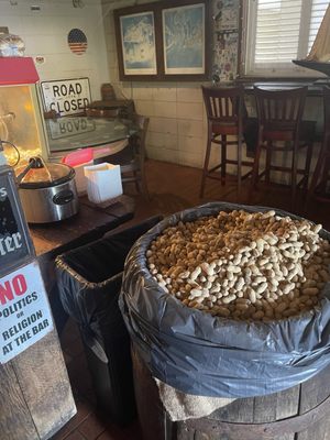 CHART ROOM - Updated August 2024 - 29 Photos & 44 Reviews - 1 Duval St ...