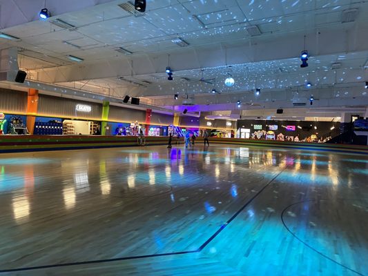 PICCADILLY PALACE - Updated October 2025 - 20 Photos - 181 Audrey Ln ...