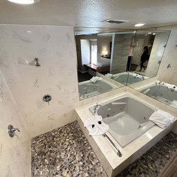 POSTMARC HOTEL & SPA SUITES - Updated April 2024 - 451 Photos & 550 ...