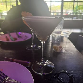 POUR BEHAVIOR - Updated October 2025 - 737 Photos & 641 Reviews - 2211 ...