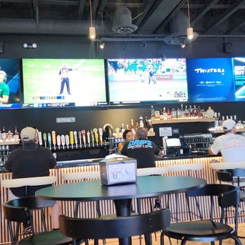 PAR 3 SPORTS BAR & GRILL - Updated June 2025 - 169 Photos & 164 Reviews ...