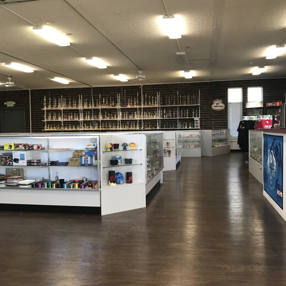 REDZ HEAD SHOP - Updated July 2025 - 14 Photos - 1682 N Adair St ...