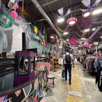 JUNKEE CLOTHING EXCHANGE - Updated August 2025 - 553 Photos & 404 ...