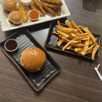 BASEMENT BURGER BAR - Updated March 2025 - 411 Photos & 343 Reviews ...