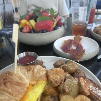 COMO POOLSIDE CAFÉ & BAR - Updated August 2025 - 64 Photos & 26 Reviews ...