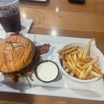 THE LUCKY SCREW - Updated December 2025 - 83 Photos & 82 Reviews - 1527 ...