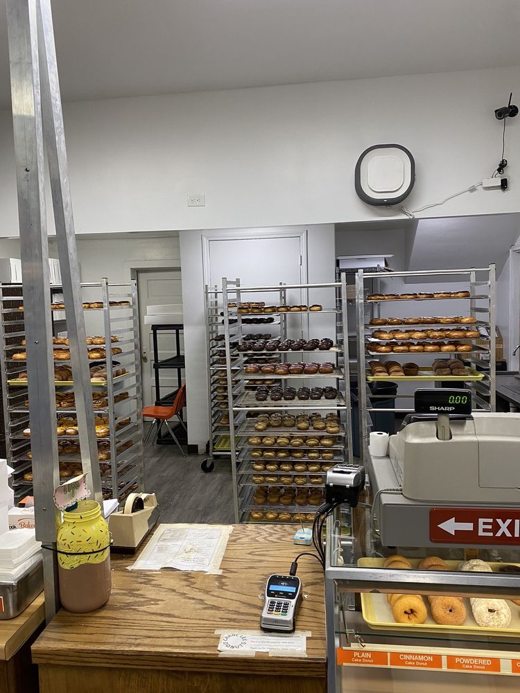 CAROL LEE DONUTS - Updated May 2024 - 75 Photos & 206 Reviews - 1414 N ...