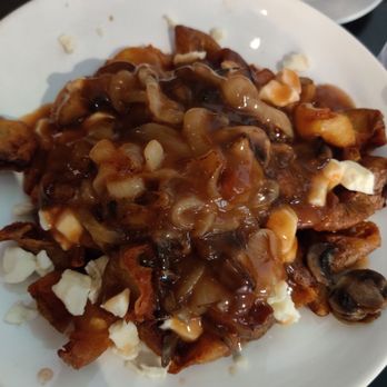 POUTINEVILLE - Updated June 2024 - 640 Photos & 605 Reviews - 1365 Rue ...