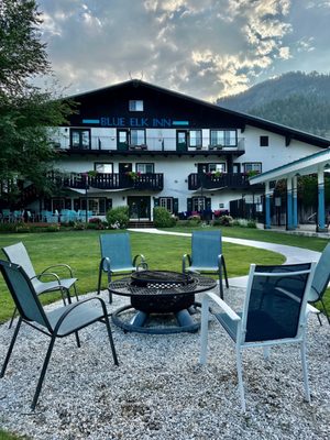 BLUE ELK INN - Updated July 2024 - 140 Photos & 77 Reviews - 500 Alpine ...