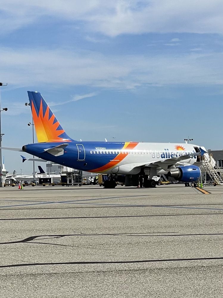 ALLEGIANT AIR - 77 Photos & 477 Reviews - 600 World Way, Los Angeles ...