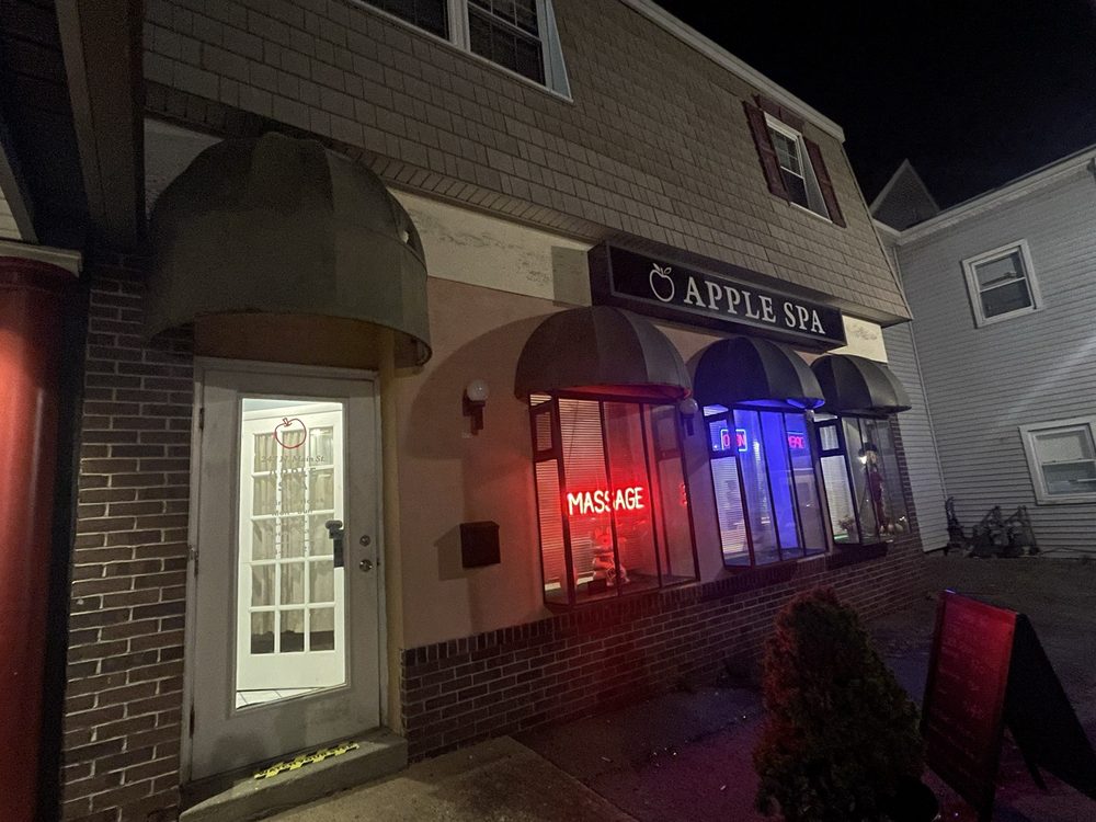 APPLE SPA - Updated December 2025 - 26 Photos & 36 Reviews - 247 N Main ...