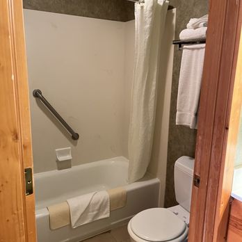 POULSBO INN & SUITES - Updated October 2025 - 39 Photos & 76 Reviews ...
