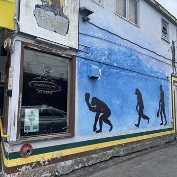 DARWIN’S THEORY - Updated April 2025 - 122 Photos & 180 Reviews - 426 G ...