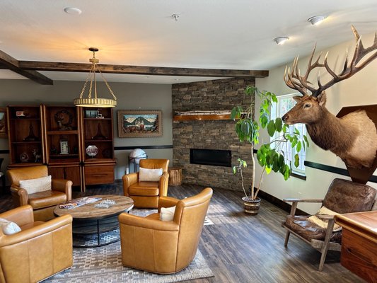 BLUE ELK INN - Updated July 2024 - 140 Photos & 77 Reviews - 500 Alpine ...