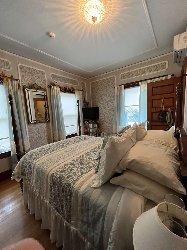 MATHIS HOUSE - Updated October 2025 - 236 Photos & 72 Reviews - 600 ...