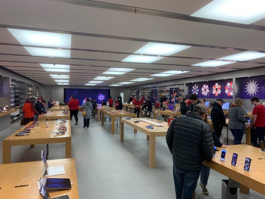 APPLE ANCHORAGE 5TH AVENUE MALL - Updated December 2025 - 21 Photos ...