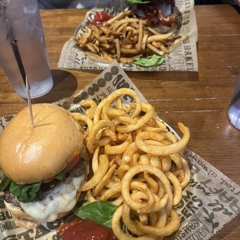 STACK’D BURGERS & BEER - OAKLAND - Updated February 2025 - 263 Photos ...