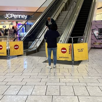 STONERIDGE SHOPPING CENTER - Shopping Center in Pleasanton, California ...