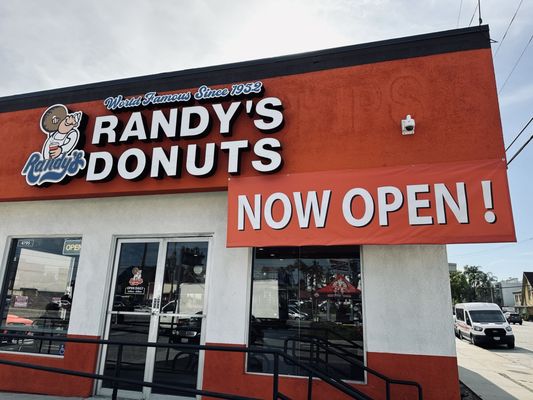 RANDY’S DONUTS - Updated July 2024 - 91 Photos & 29 Reviews - 4805 ...