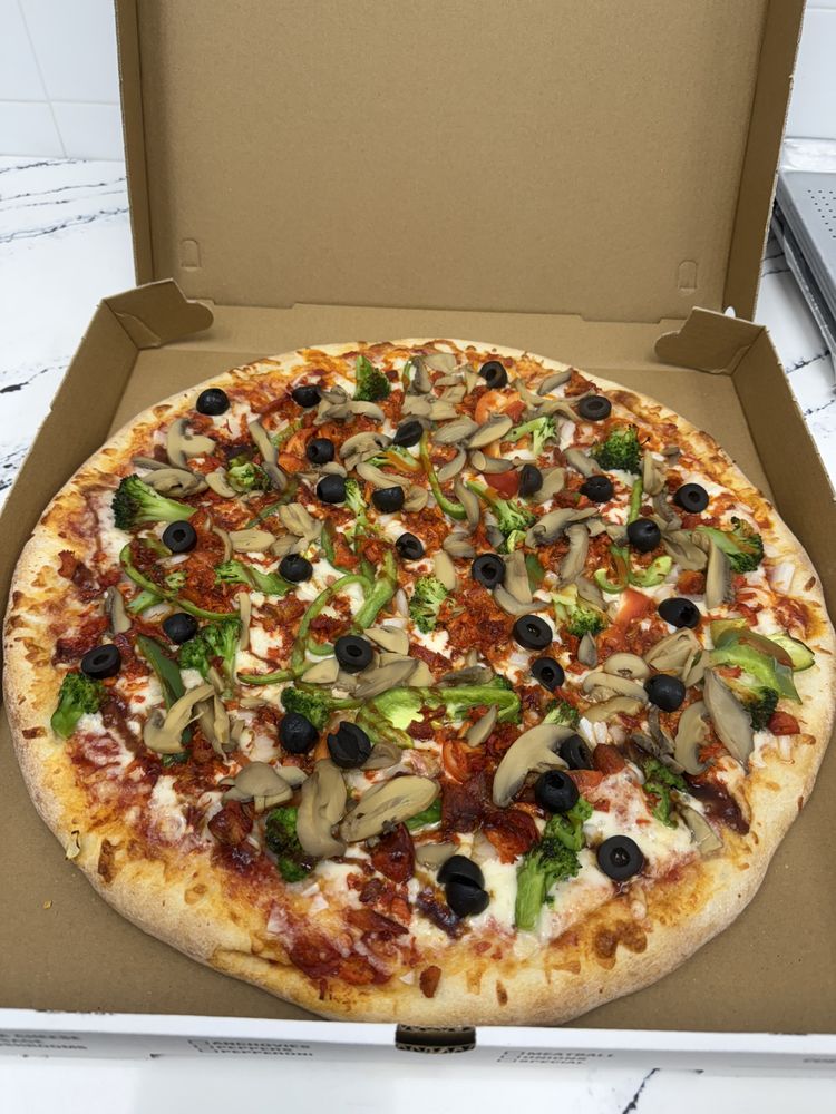 HALAL HUB PIZZA PLUS - Updated April 2026 - 34 Photos - 1862 Front St ...