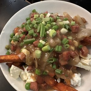 POUTINEVILLE - 624 Photos & 592 Reviews - 1365 Rue Ontario E, Montréal ...