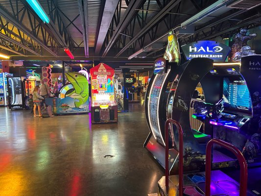 WHATZ-UP - Updated January 2026 - 62 Photos & 21 Reviews - 700 E Cedar ...