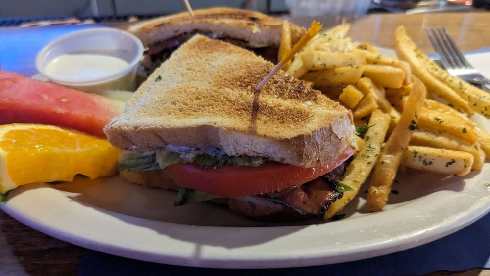 MR LUCKY’S BAR & GRILL - Updated July 2024 - 50 Photos & 193 Reviews ...