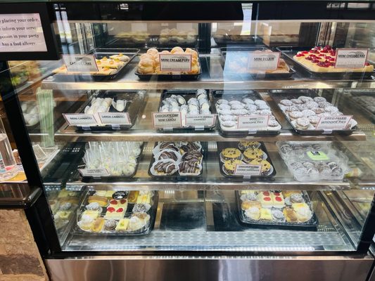 FRATELLI’S PASTRY SHOP - Updated December 2025 - 37 Photos & 47 Reviews ...