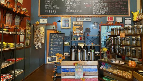 REVOLUTIONARY LOUNGE & CAFE - Updated May 2024 - 106 Photos & 135 ...