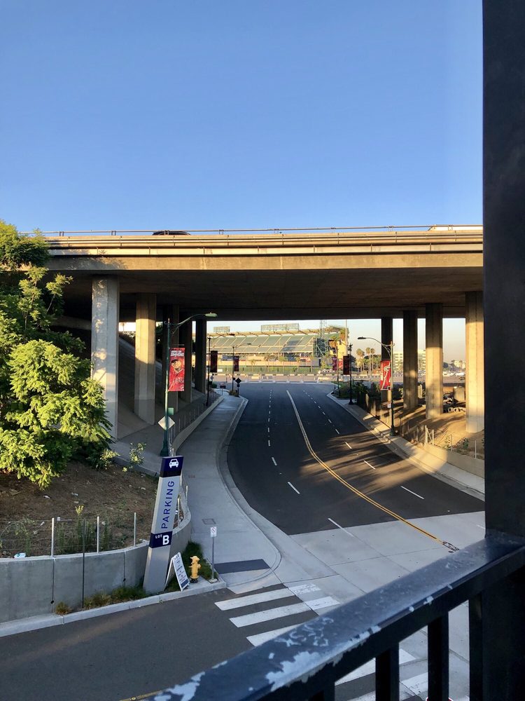 ANAHEIM METROLINK STATION - 39 Photos & 30 Reviews - Public ...