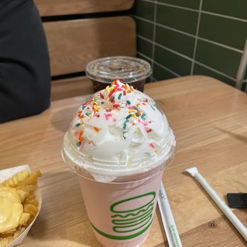 SHAKE SHACK BREA - Updated October 2025 - 238 Photos & 138 Reviews ...