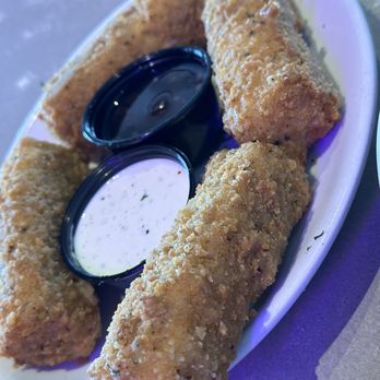 PLUCKERS WING BAR - ARLINGTON - Updated September 2025 - 898 Photos ...