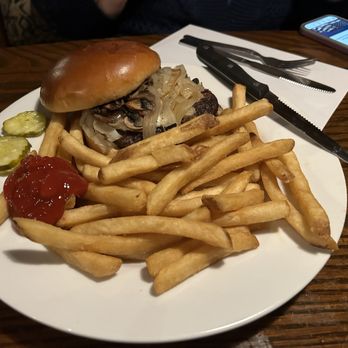 COWESETT INN - Updated October 2025 - 107 Photos & 115 Reviews - 226 ...