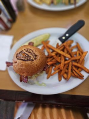 BRICK HOUSE BAR & GRILL - Updated December 2025 - 117 Photos & 78 ...