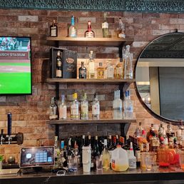 MAKERS UNION - Updated July 2025 - 664 Photos & 428 Reviews - 1812 ...