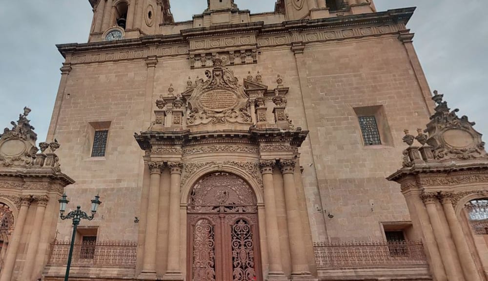CATEDRAL BASÍLICA DE LEÓN - Updated September 2024 - 72 Photos & 19 ...