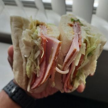 METRO DELI - Updated December 2025 - 128 Photos & 109 Reviews - 104 S ...