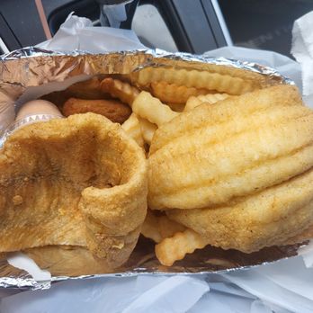 FISH PORT 2 - Updated December 2025 - 15 Photos - 1530 Rocky Creek Rd ...