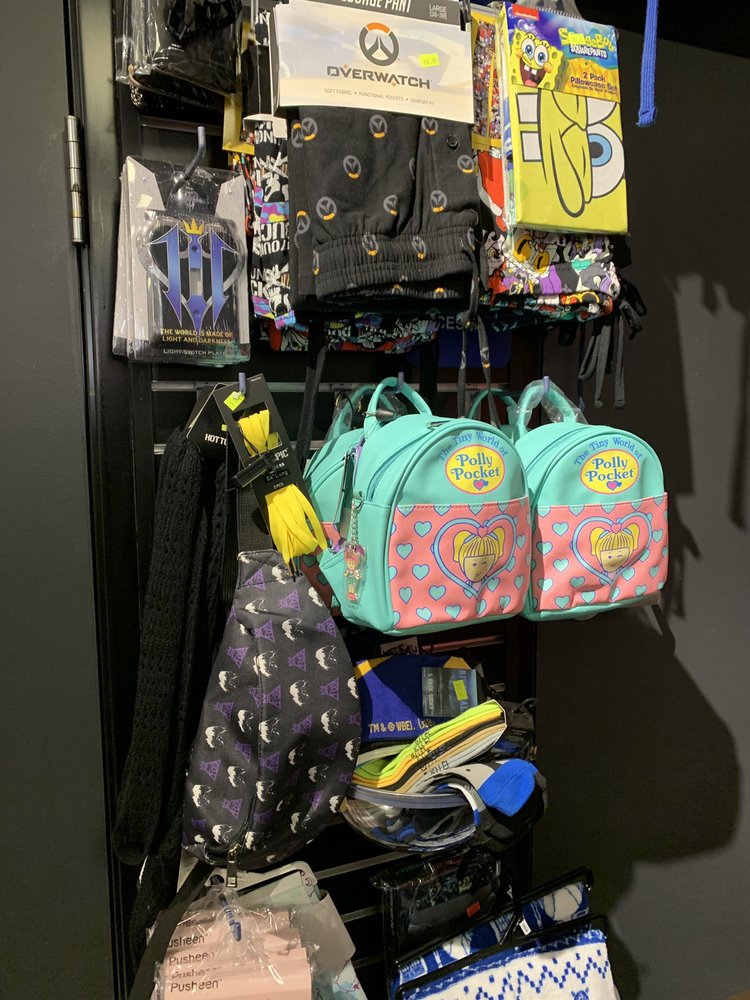 HOT TOPIC - Updated July 2025 - 12 Photos & 15 Reviews - 5701 Outlets ...