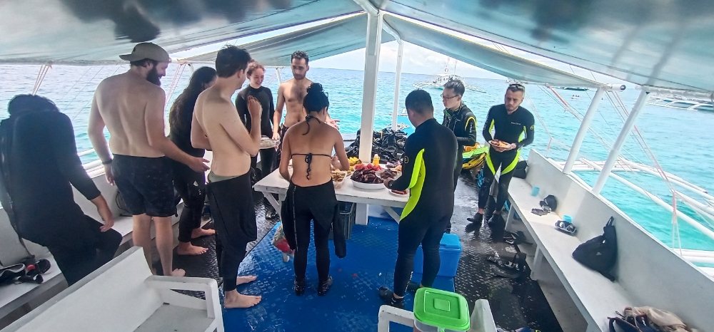GOLDEN FINZ SCUBA DIVING SERVICES - 10 Photos - Maribago, Lapu-Lapu ...
