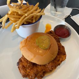 SUMMIT GRILL - Updated January 2026 - 421 Photos & 367 Reviews - 501 NE 70th St, Gladstone ...