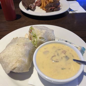 THE GATEWAY GRILL - Updated June 2025 - 107 Photos & 213 Reviews - 3198 ...