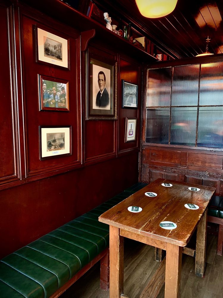 QUINNS - Vicar Street, Tuam, Co. Galway, Republic of Ireland - Pubs ...