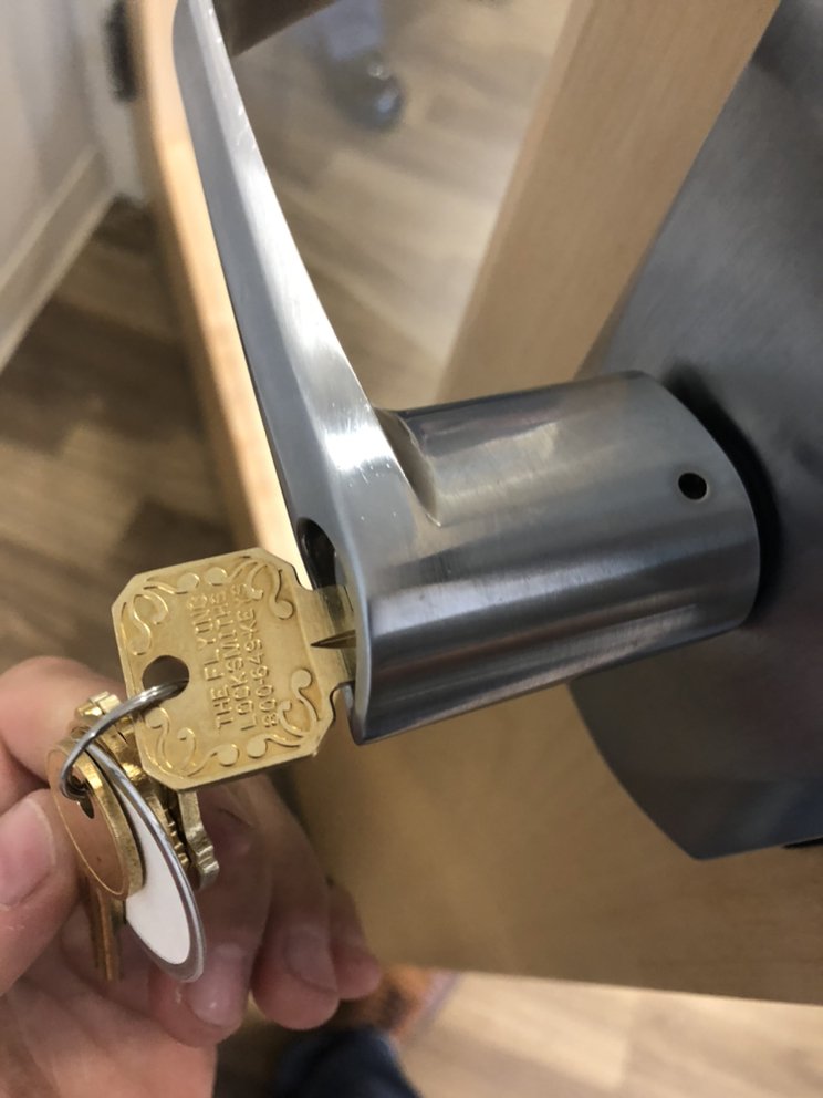 THE FLYING LOCKSMITHS DAYTON - Updated August 2024 - 5335 Far Hills Ave ...