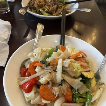 DAISY MINT - Updated August 2024 - 1454 Photos & 1889 Reviews - 1218 E ...